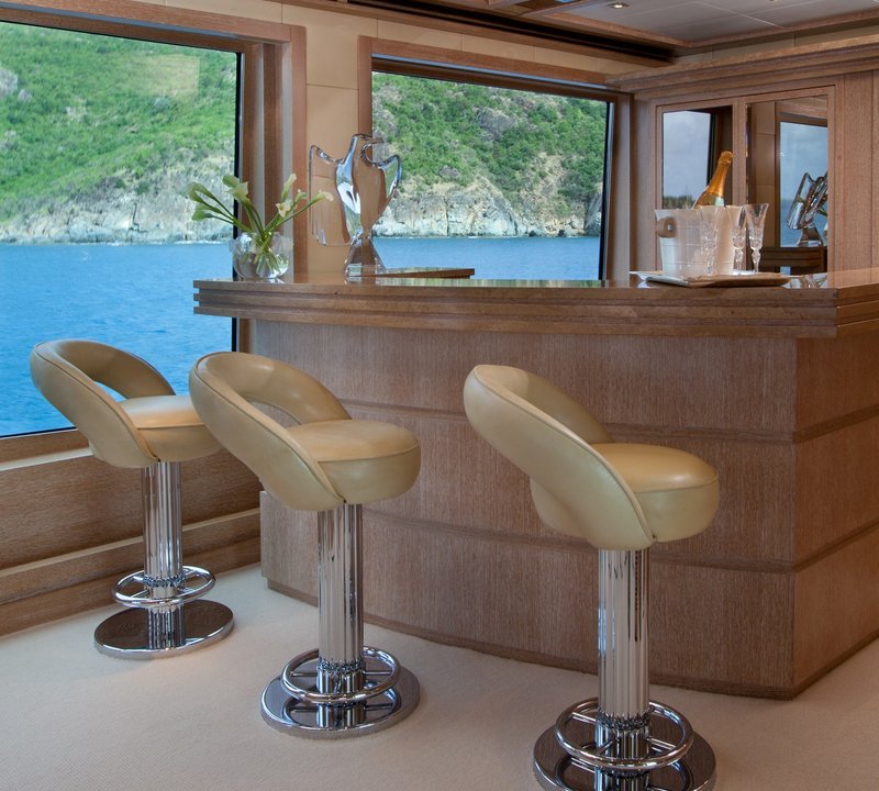 Bar Image Gallery - Yacht ALASKA - Skylounge Bar Close up - Saloon Bar ...